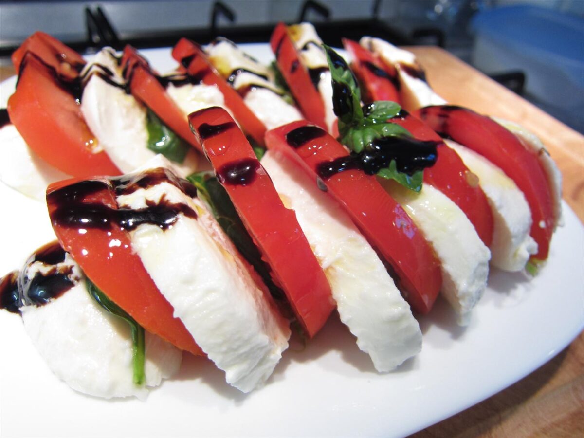 Caprese saláta recept, avagy capri saláta, olaszul insalata caprese