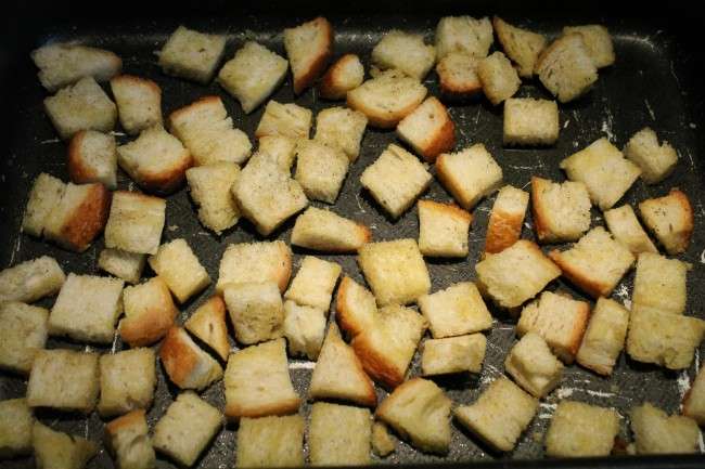 Kruton, crouton, pirított kenyérkocka, zsemlekocka - Nemzeti ételek ...